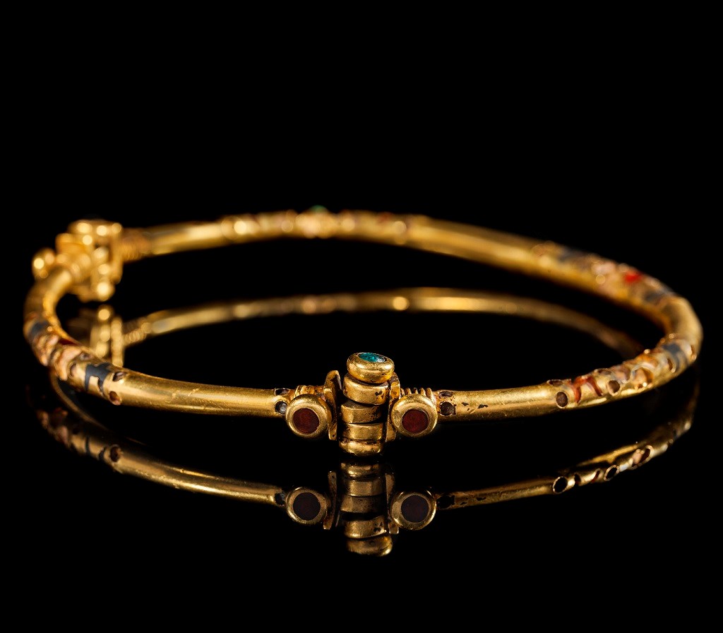 Inlaid Gold Torque | MasterArt