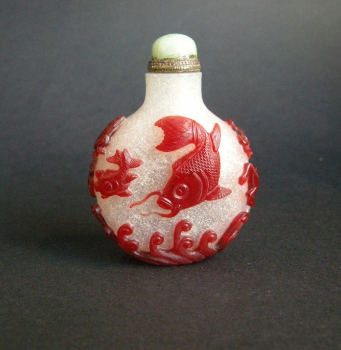 Red overlay glass snuff bottle carved of fish and marine animals - Rare ...
